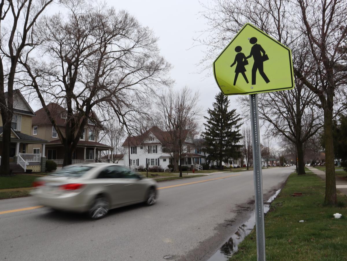 Request for better student crossing on Main St. | Ada Icon