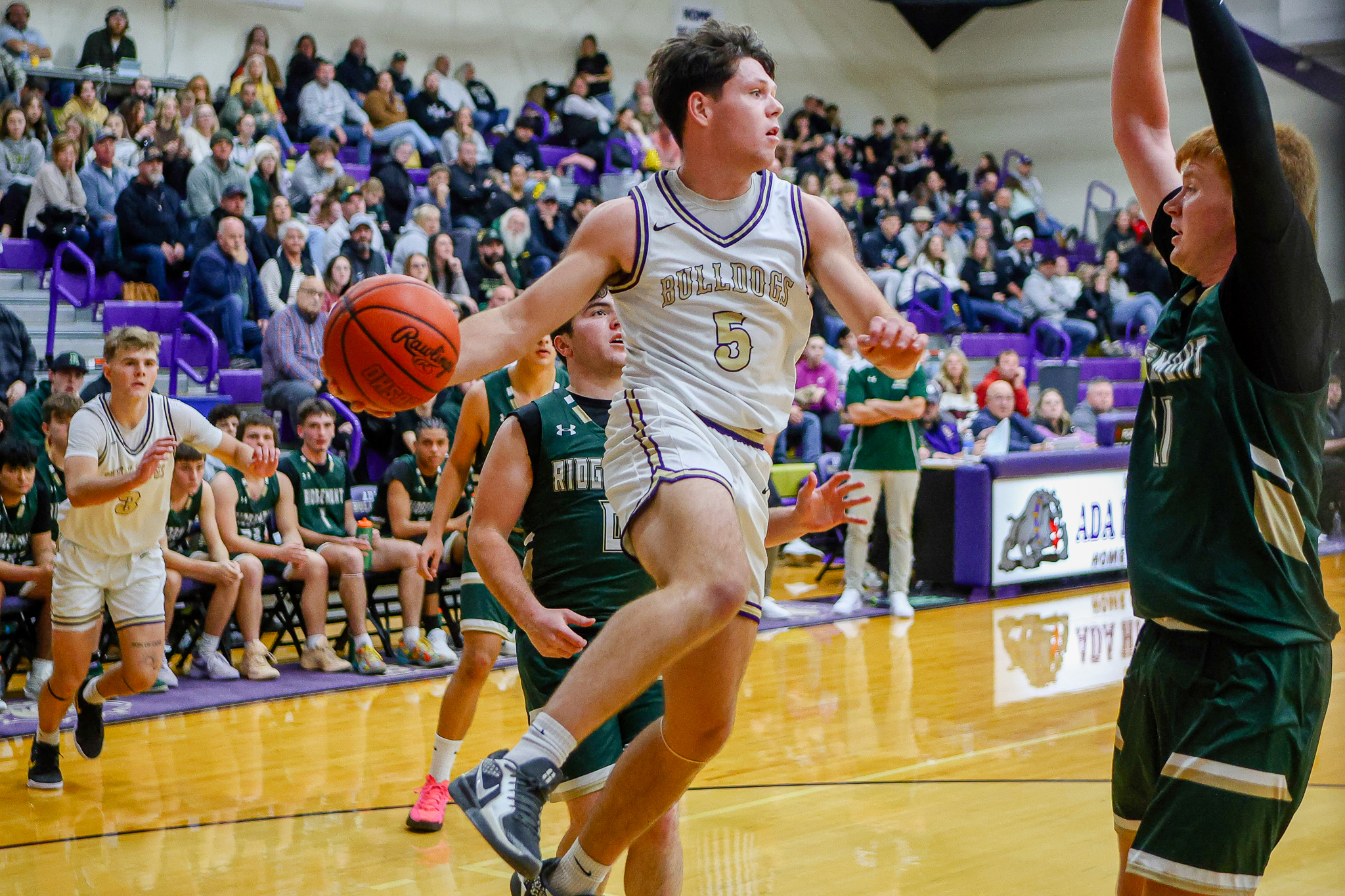 Bulldog boys basketball blows away Gophers in opener | Ada Icon